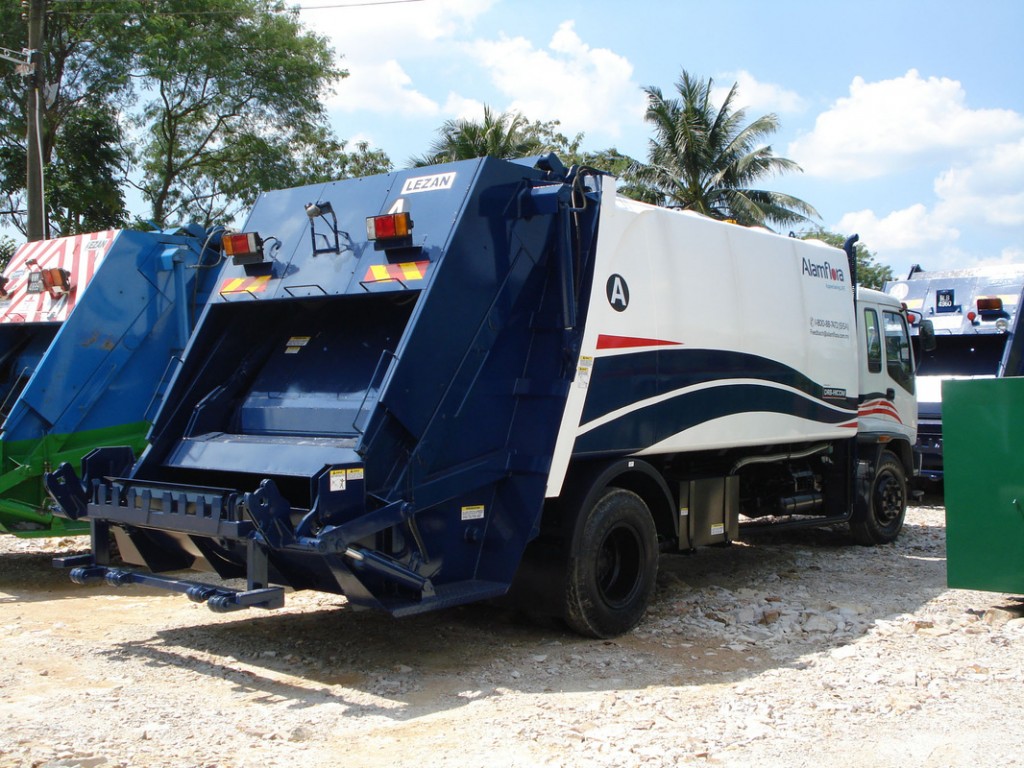 Refuse Compactor - Lezan